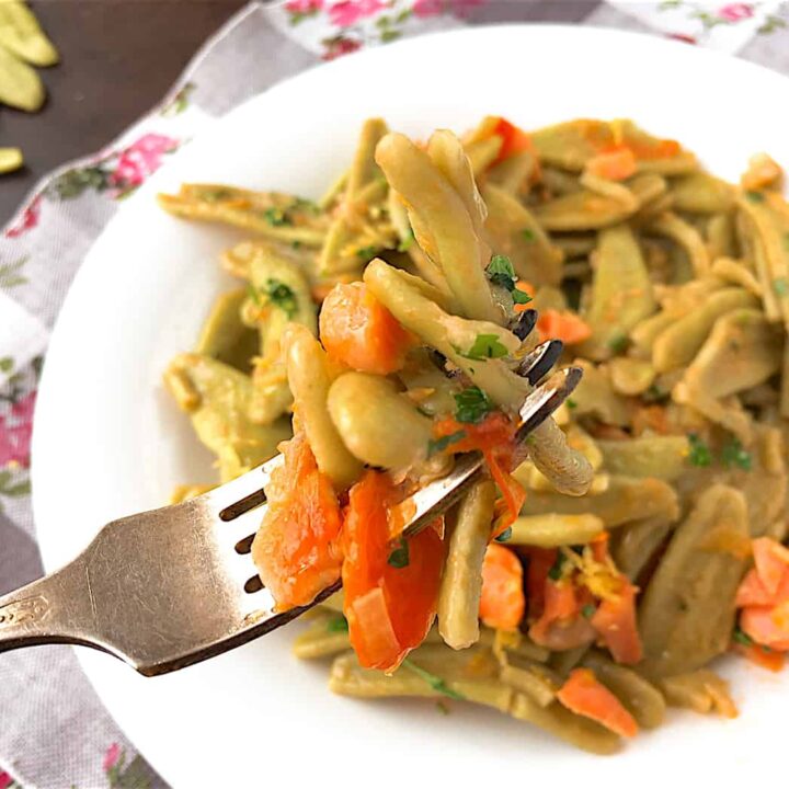 Olive Leaf Shaped Spinach Pasta with Salmon and Cherry Tomatoes ...