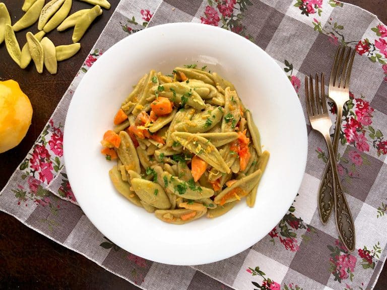 Olive Leaf Shaped Spinach Pasta with Salmon and Cherry Tomatoes ...