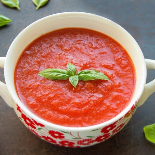 Tomato Passata with Fresh Basil : Italian Recipe Book