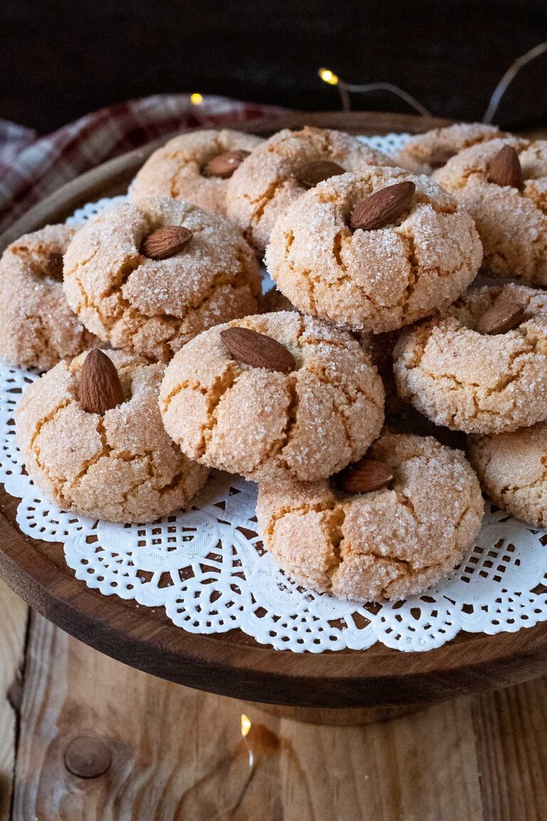 Amaretti - Italian Chewy Almond Cookies : Italian Recipe Book