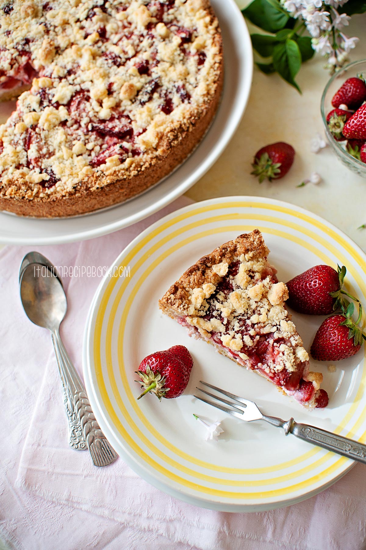 Strawberry Crumble Cake With Creamy Ricotta - Italian Recipe Book