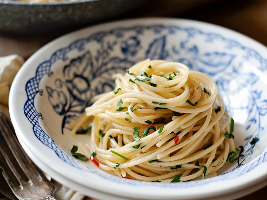 Spaghetti Aglio, Olio e Peperoncino - Italian Recipe Book