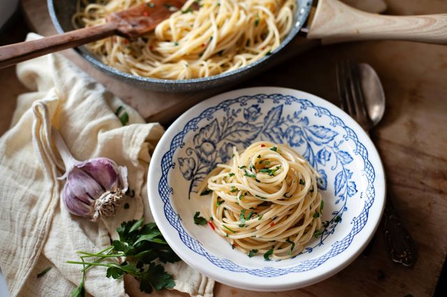 Spaghetti Aglio, Olio e Peperoncino : Italian Recipe Book