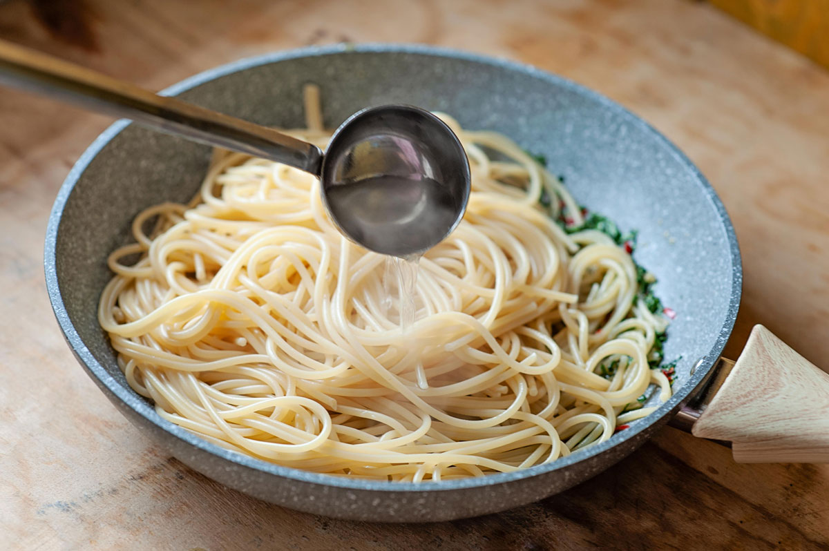 Spaghetti Aglio, Olio e Peperoncino : Italian Recipe Book