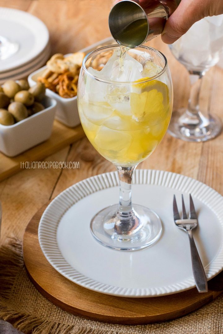 Limoncello Spritz: Refreshing 3-Ingredient Italian Cocktail : Italian Recipe Book